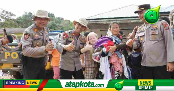 Polres Tapanuli Tengah Bagikan Bantuan Pakaian untuk Korban Banjir di ...