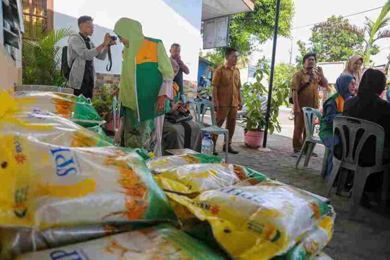 Beras SPHP Harga 50 Ribu per Karung, Warga Serbu Operasi Pasar Pemko ...
