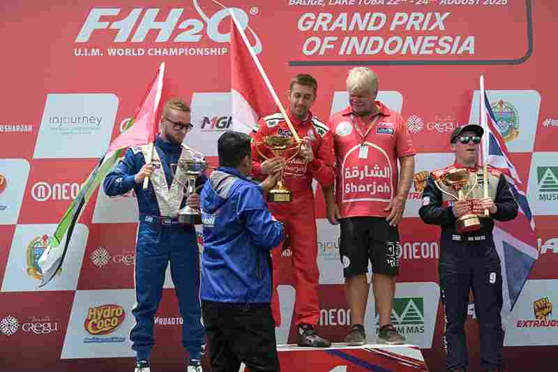 Gubernur Sumut Bobby Nasution Serahkan Trofi Juara F1 Powerboat GP of ...